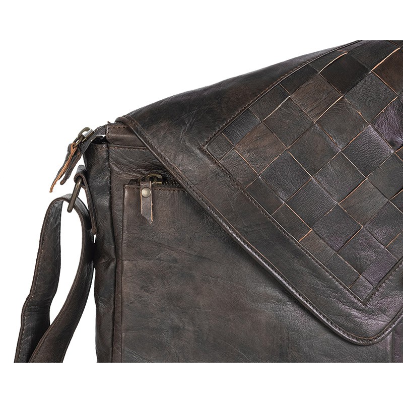 Large shoulder strap